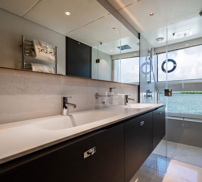 Yacht SPLASH, Princess X95 | CHARTERWORLD Luxury Superyacht Charters